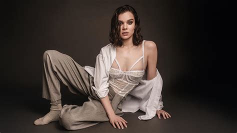 Hailee Steinfeld Wallpaper 4k Fashion Glamorous 5k