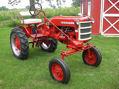 1960 Farmall Cub Vintage Tractor