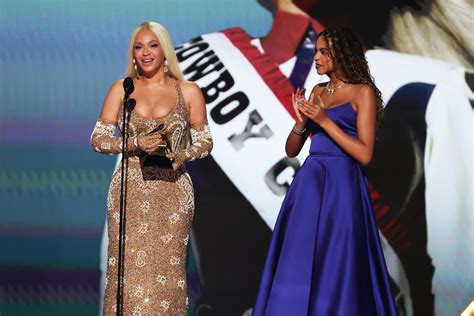 Beyoncé Remporte Le Grammy De Lalbum De Lannée Amazing