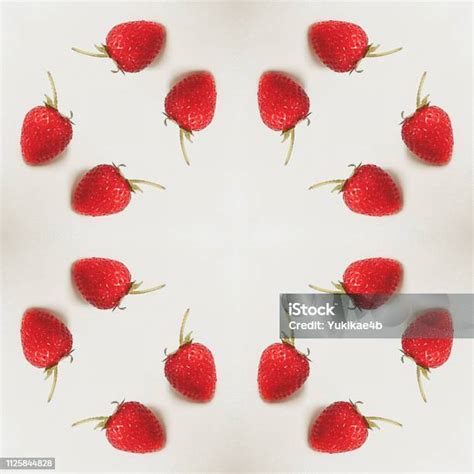 원활한 패턴 딸기 추상 텍스처 또는 벽지 디자인 빈티지와 레트로 배경 그림 그림 평면 디자인입니다 0명에 대한 스톡 사진 및 기타 이미지 Istock