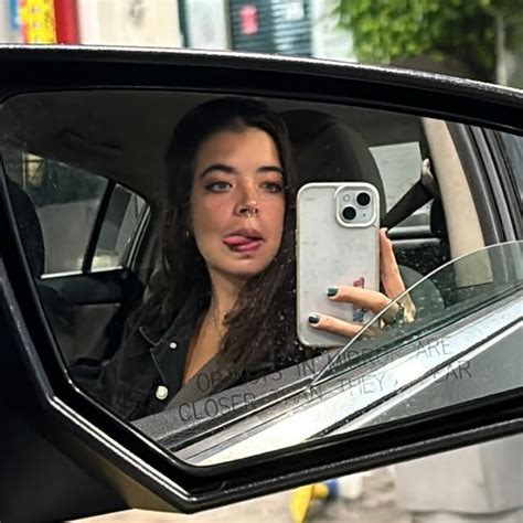 Sofía Sofia Fuentes • Threads Say More