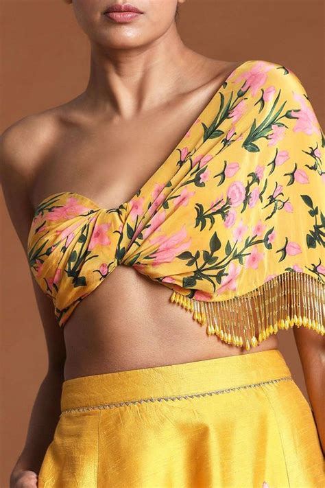 31 Trendy Sexy Blouse Design For A Bold And Glamorous Look