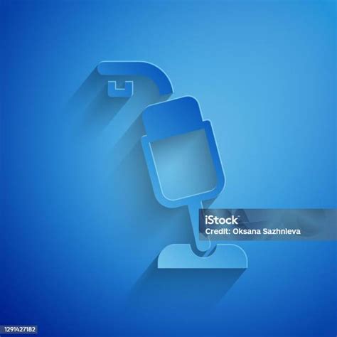 파란색 배경에 격리된 진공 청소기 아이콘을 용지 로 잘라냅니다 종이 아트 스타일 벡터 3차원 형태에 대한 스톡 벡터 아트 및 기타 이미지 3차원 형태 가사 집안일