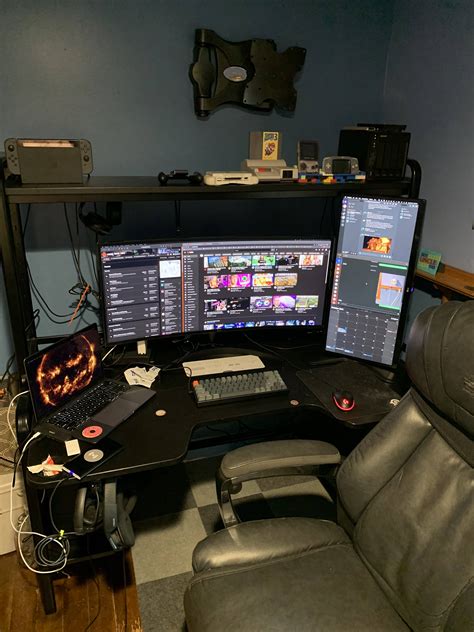 Triple Monitor Gaming Work Setup Displays Linus Tech Tips Triple Monitor Gaming Work Setup Displays Linus Tech Tips