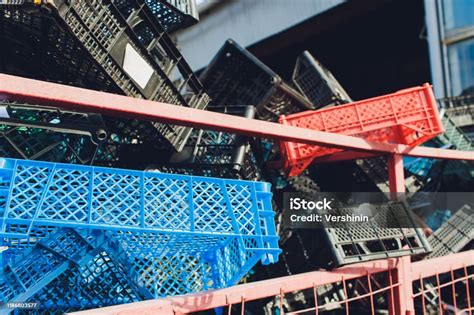 현대 폐기물 유해 처리 공장에서 플라스틱 압착 베일 별도의 가비지 수집 추가 처리를 위해 폐기물의 재활용 및 보관 폐기물의 선별 및 처리를 위한 비즈니스 0명에 대한 스톡