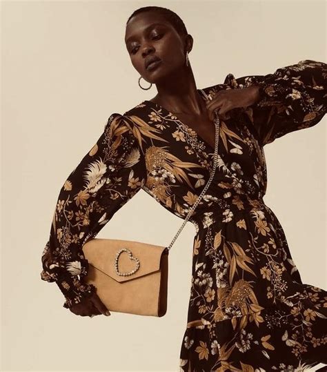 Класна сукня міді на запах — ціна 185 грн у каталозі Сукні міді Купити