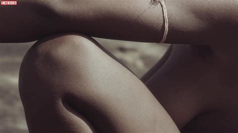 Yakini Kalid Desnuda En Quebramar