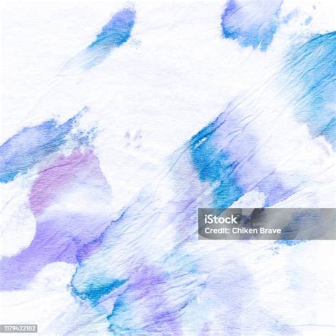 블루 수채화 그림 수채화 더러운 스플래시 지저분한 배경을 정교화 청록색 그런지 장식 종이입니다 트렌디 한 패브릭 수채화 청록색 아쿠아렐 염료 질감 수채화 물감에 대한 스톡