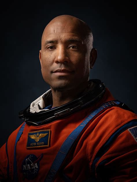 Victor Glover Wikipedie