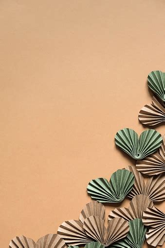 발렌타인 데이 Posterzero 폐기물 친환경 크래프트 종이 하트 에코 발렌타인 데이 휴일 개념 에코 장식 배너 하트 핸드메이드 휴일 카드 공예에 대한 스톡 사진 및 기타