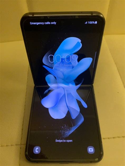Samsung Flip Mobile Phones Gadgets Mobile Phones Android Phones Samsung On Carousell