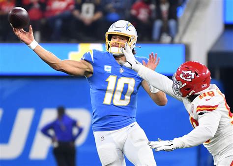 Justin Herbert Is Qb Capable Of Breaking Chargers Curse Los Angeles