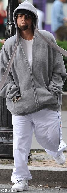 From Bling To Beard Diva Mariah Carey Is Transformed Into A Man For Music Video Daily Mail Online