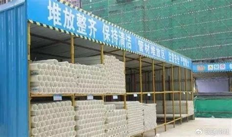 建筑施工降尘应该怎么做？施工现场洒水扬尘建筑垃圾作业新浪新闻