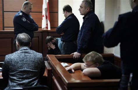 პარლამენტთან რკინის დამცავი ჯებირის დაზიანების ბრალდებით 14 მაისს დაკავებულ საბა მეფარიშვილსა და