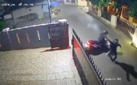 Viral Aksi Maling Motor di Bekasi Tembakan Pistol ke Udara Usai ...
