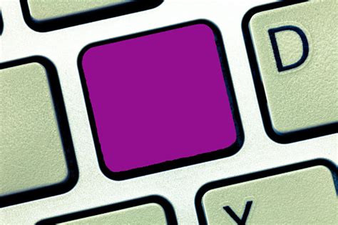 비즈니스 개념 빈 서식 파일 복사 공간 격리 포스터 쿠폰 홍보 자료 키보드 키 누르면 키패드 아이디어 컴퓨터 메시지를 만들려고 의도 3차원 형태에 대한 스톡 사진 및 기타