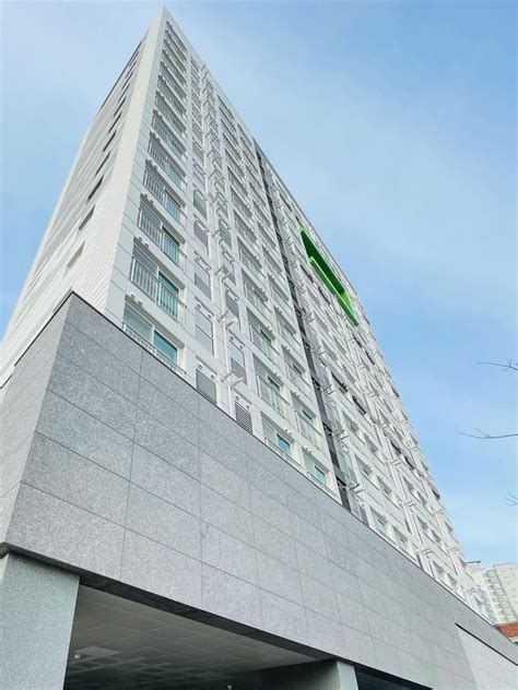 부산에서 청년들이 떠나가는 수백 가지 이유들 중 하나 몇 해 전 이 건물을 설계할 당시 경관위원회심의를 신청하기 위해 방문했을 때 해당 구청 도시국장 건축과장이라는 늙은