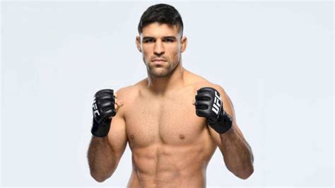 Download Vicente Luque Standing Wallpaper