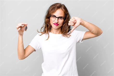 Premium Photo Hispanic Pretty Young Woman Holding A Cockroach Disease