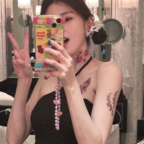 8 Potret Badass Han So Hee Pamer Tato Terbaru Saat Di Paris