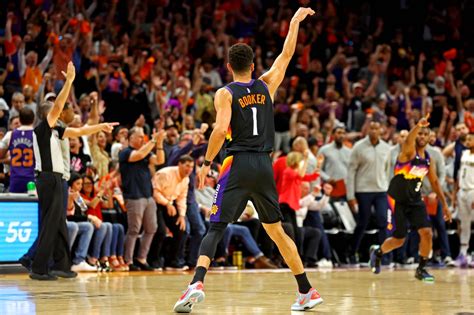 Suns star Devin Booker leaves Game 2 with hamstring tightness ...