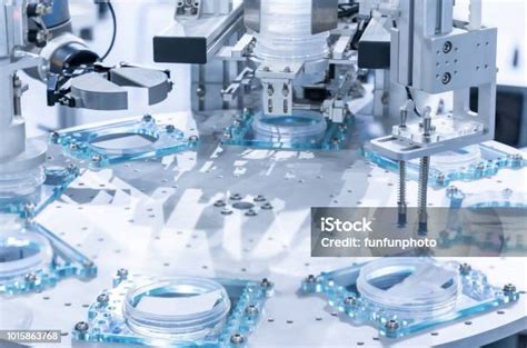 자동 로봇 공장에서 일 하는 조립 라인에 스마트 공장 산업 40 개념입니다 차에 대한 스톡 사진 및 기타 이미지 차