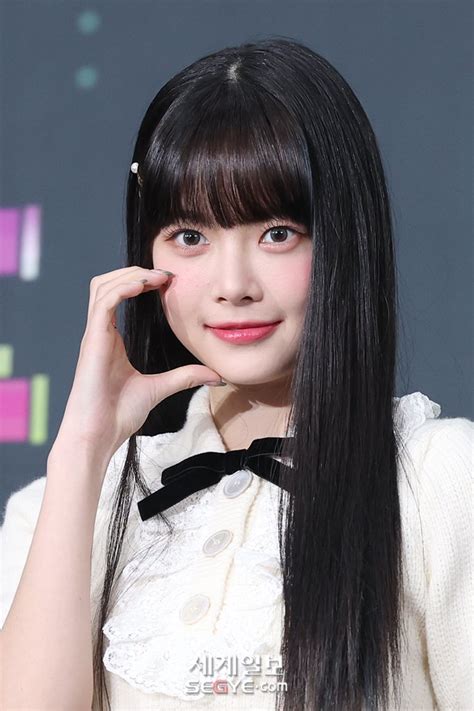 [포토] 르세라핌 홍은채 깜찍한 볼하트 뽐뿌