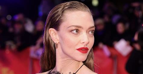 Amanda Seyfried Modestil Amanda Seyfried Recalls When Glen Powell