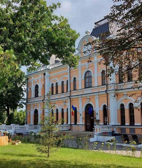 Conacul Manuc Bey Bijuteria Arhitecturală Din Hîncești