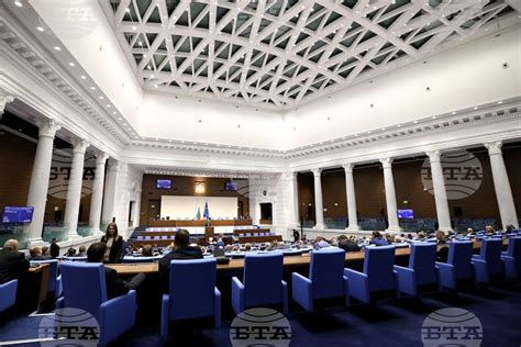 Парламентът ще обсъди на извънредно заседание от 13 00 часа промени в данъчни закони Утро