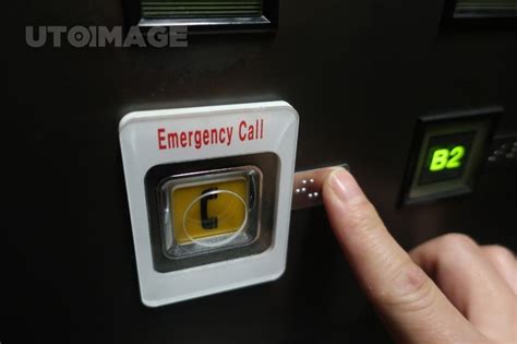 엘리베이터 비상벨 점자 Yanggiri 사진 엘리베이터 비상 비상벨 전화 버튼 연결 시각 장애인 점자 통화 비상시 생활 배경 엘리베이터 배경 전화