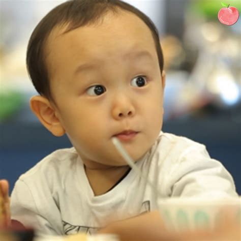 언니가 알려주는 꿀팁 주안이 김소현아들 엄마랑 싸우고 만든 명품백 너무 귀여워ㅠㅠㅠ근데 주안이가 Facebook