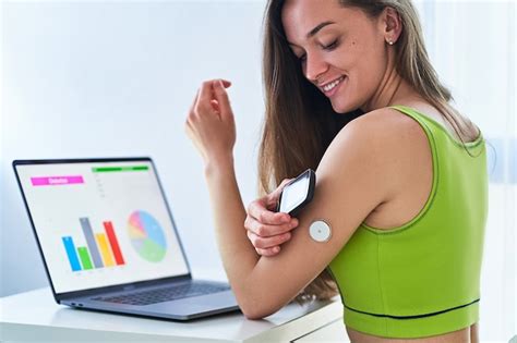 Premium Photo Diabetic Patient Using Remote Sensor