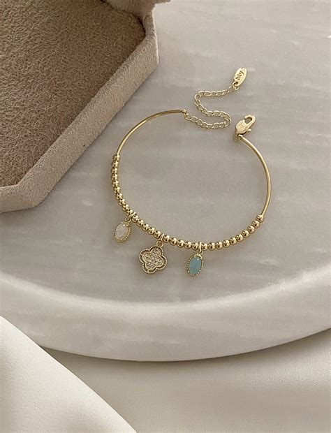 زیورالات اُکر مُد بنگل ونکلیف نگینی