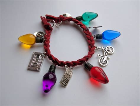 21 Objetos Que Querrás Con Locura Si Amas Stranger Things Joyería De