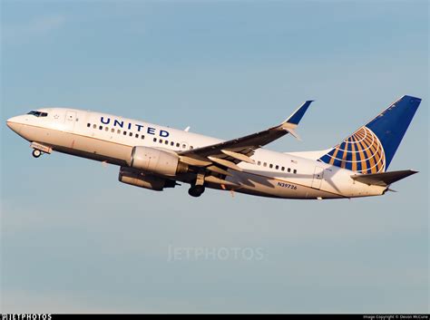 N39726 | Boeing 737-724 | United Airlines | Devon McCune | JetPhotos