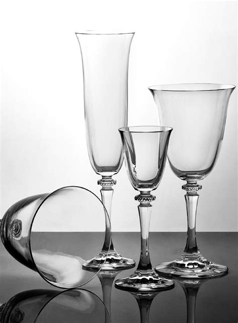 ლამაზი ჭურჭელი და სასმისები ამავდროულად ხარისხიანიც უნდა იყოს ჩვენ ვთანამშრომლობთ ევროპის