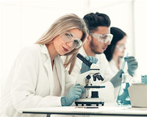 Close Up Female Scientist Working In A Modern Laboratory Stock Image Image Of Test Doctor