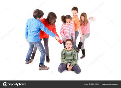 Niños Pequeños Acosando Otro Niño Aislado Blanco — Foto De Stock