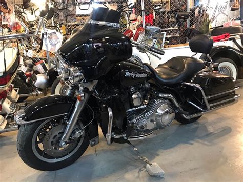 할리데이비슨매물 제 조 사 할리데이비슨 모 델 명 일렉트라 에보 배 기 량 1338cc 연 식 1992년 주행거리 50 할리데이비슨 전시판매 정비