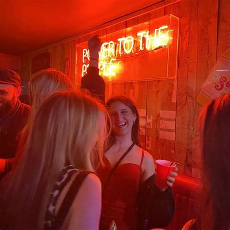 Lara X Laracoulter • Threads Say More