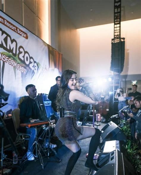 4 Potret Aduhai Ghea Youbi Pakai Dress Mini Netizen Imut Gemesin