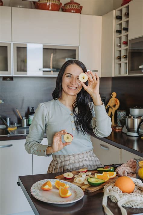 Храните които не трябва да съхранявате в хладилника са 🍅Домати остават сочни ароматни и