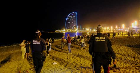 Botellones En Barcelona La Guardia Urbana Desalojó A Más De 5 000