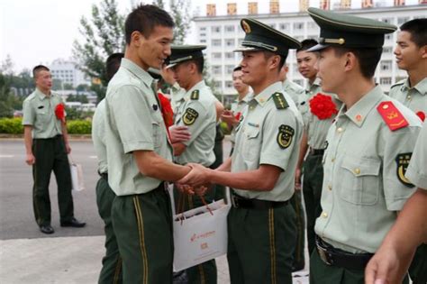 雲南邊防機動支隊歡送退伍老兵 每日頭條