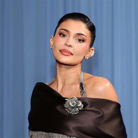 Is Kylie Jenner S Latest Bikini Moment The New Summer Trend