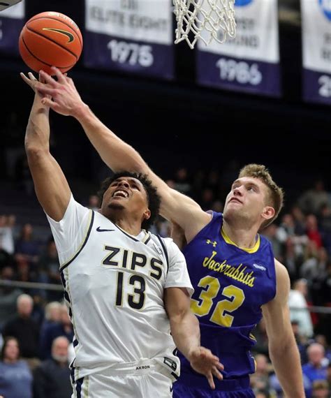 Akron Zips Mens Basketball Team Focuses On Future Not Past Success