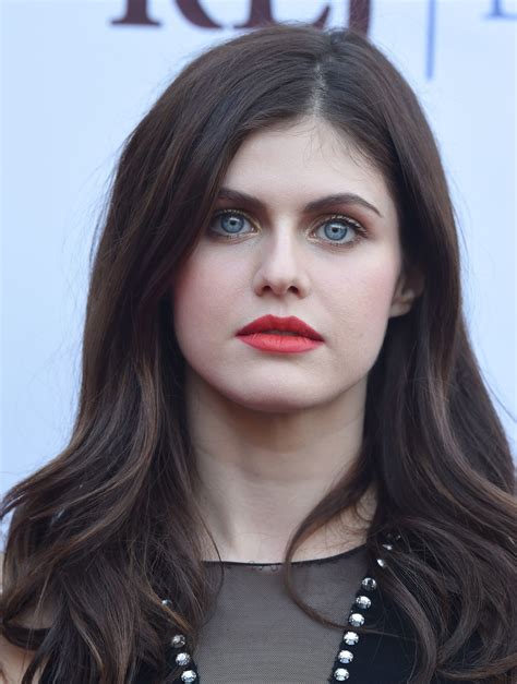 Alexandra Daddario Burying The Ex Premiere In Hollywood • Celebmafia