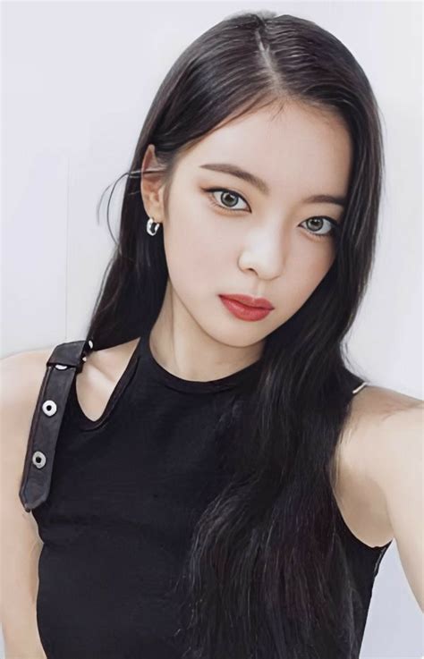 Lia Cheshire Photocard Scan Itzy Celebrities Beautiful Asian Women